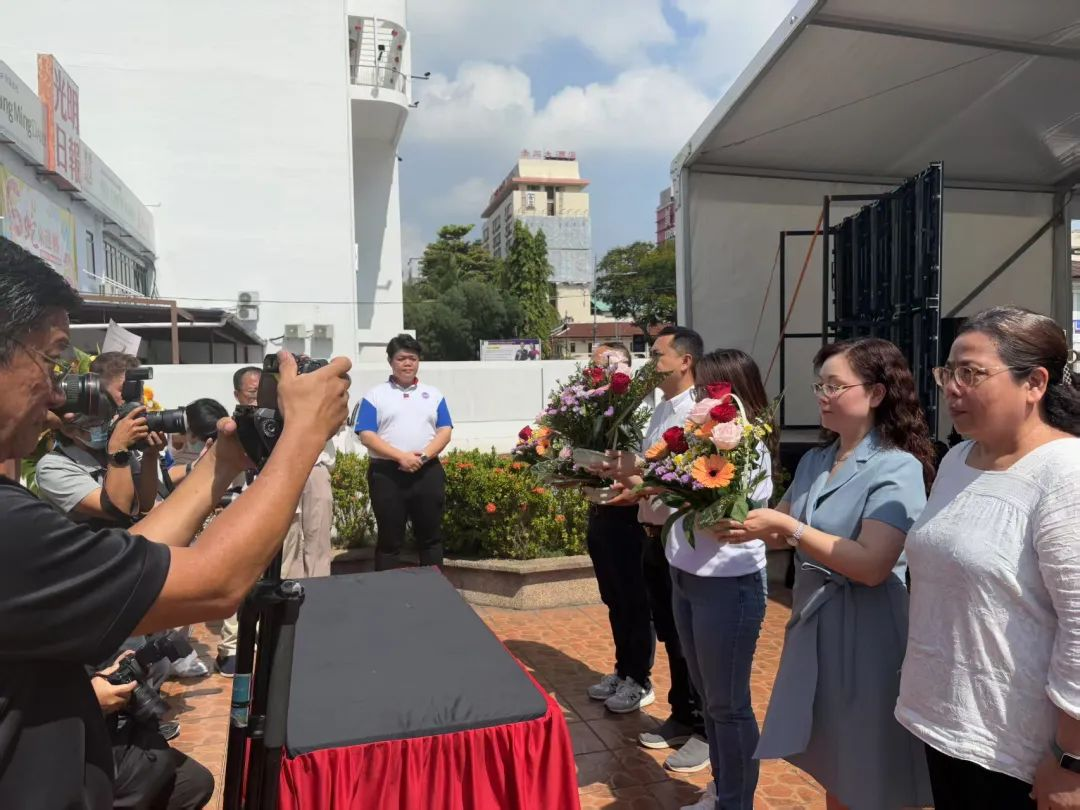 Dean Li Shan of CDUT’s College of International Education (Oxford ...